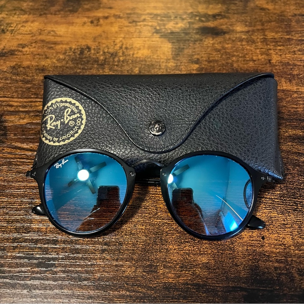100% Authentic Round Fleck Ray-Ban Sunglasses In Blac… - Gem